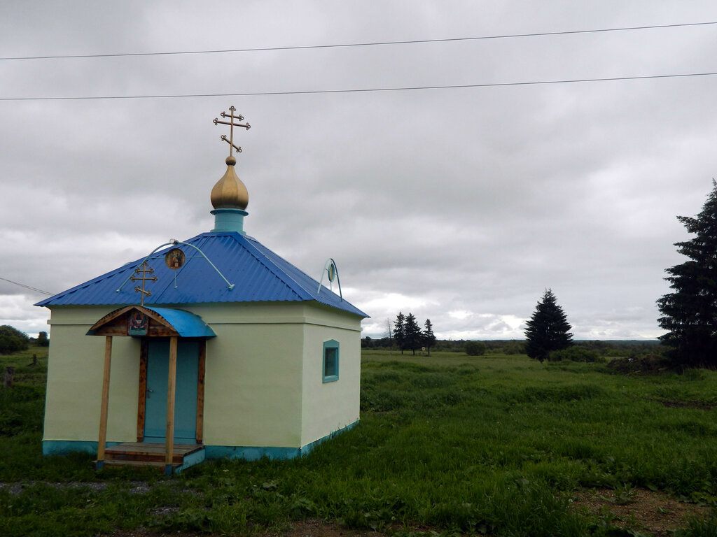 Şapel, haç anıtı Успенская часовня, Sverdlovskaya oblastı, foto