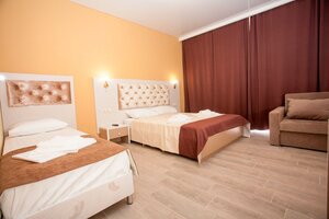 Sedmoe Nebo (Slavnaya ulitsa No:6, selo Vityazevo), otel  Krasnodarski krayından