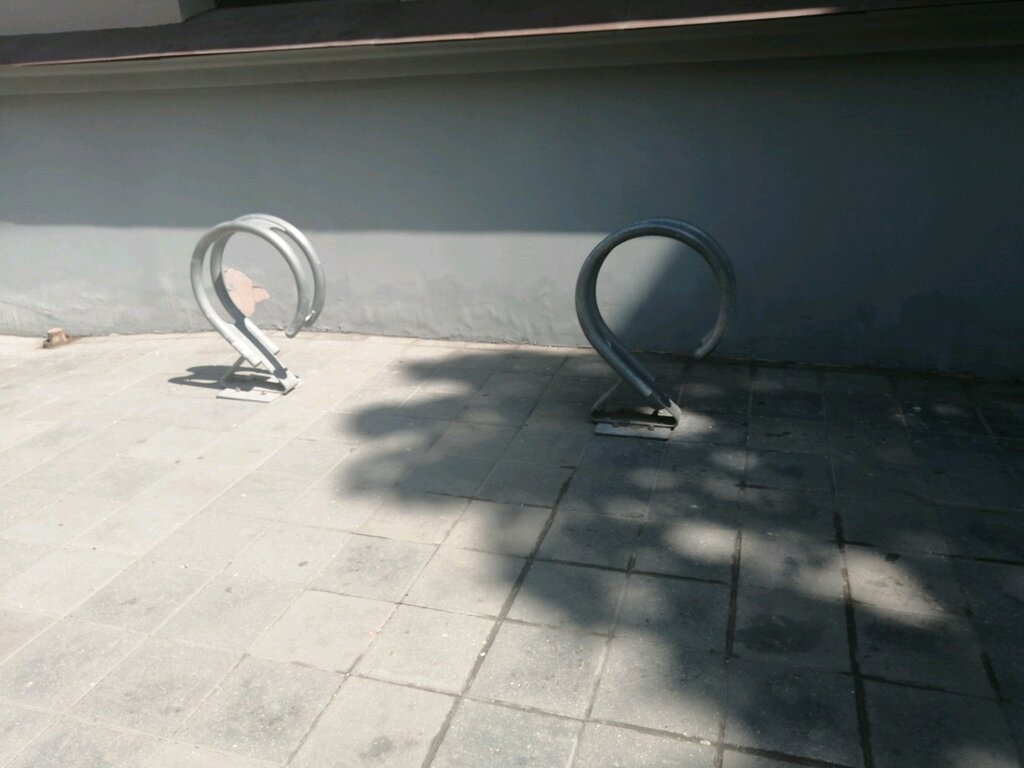 Bisiklet park yerleri Trash and garbage disposal area, Moskova, foto