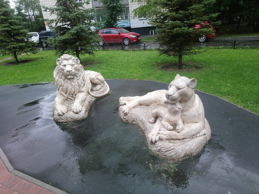 Park, sokak heykeli Лев и львица, Novosibirsk, foto