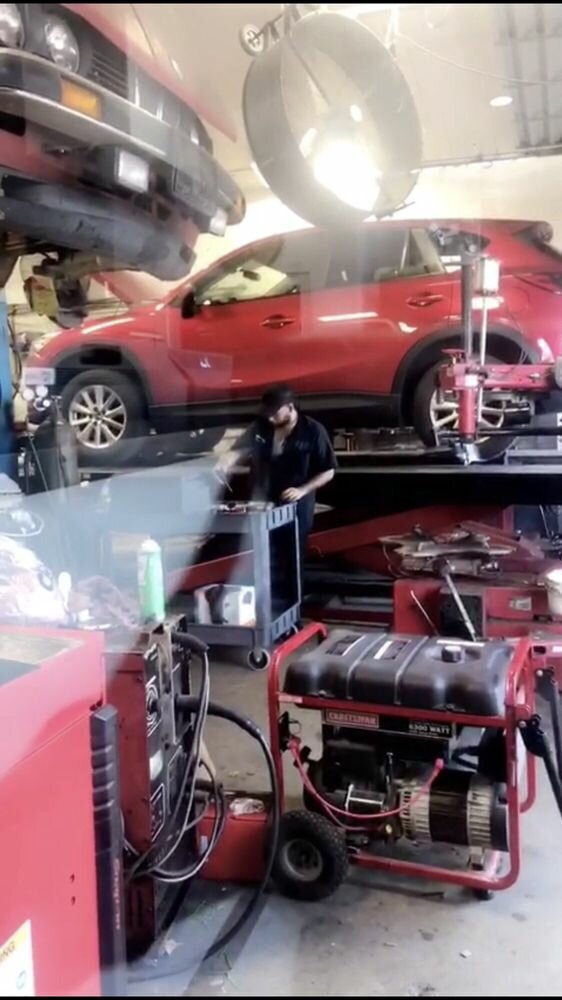 Express yağ değişim noktası Ferrara Automotive Service, Hollywood, foto