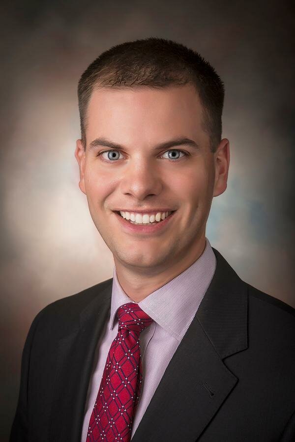 Yatırım fonu firmaları Edward Jones - Financial Advisor: Aaron Young, Dixon, foto