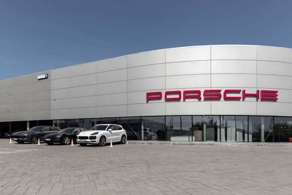 Otomobil satış galerileri Porshe Tsentr Yekaterinburg, Yekaterinburg, foto