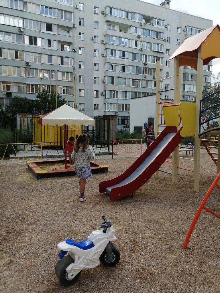 Spor alanı Баскетбольная площадка, Simferopol (Akmescit), foto