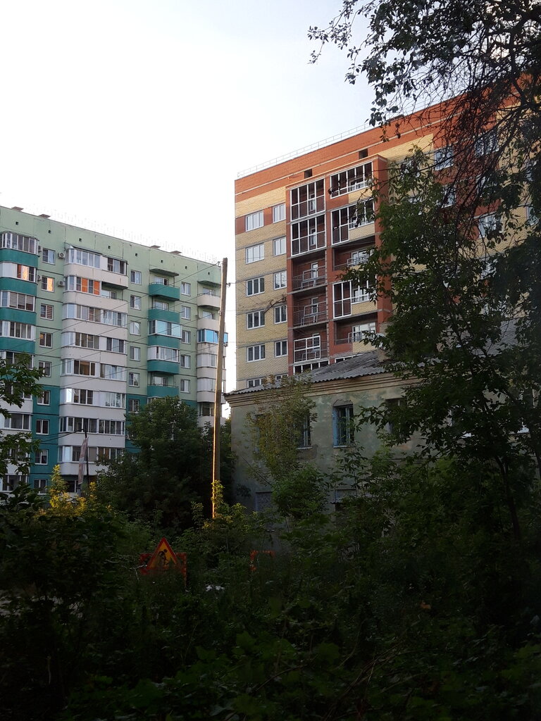 Konut blokları По ул. 1-я Челюскинцев, Omsk, foto