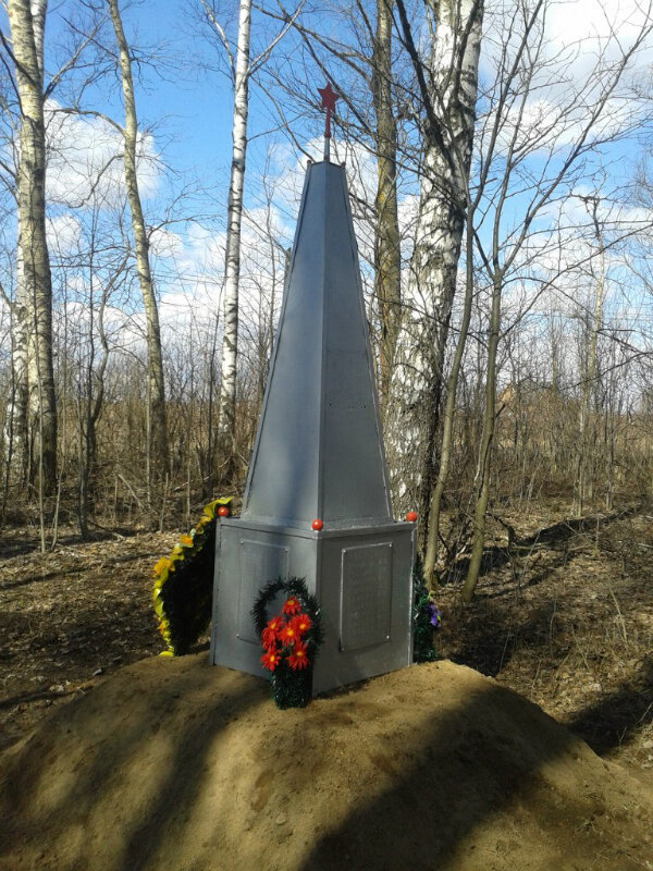 Anıt, heykel Павшим в годы Гражданской и Великой Отечественной войн, Yaroslavskaya oblastı, foto