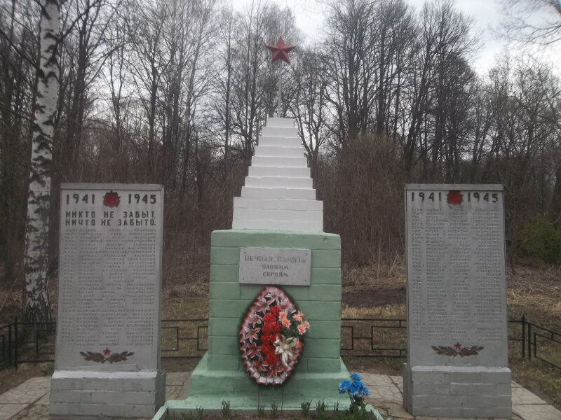 Anıt, heykel Воинское захоронение, Orlovskaya oblastı, foto