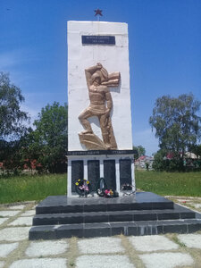 Погибшим в ВОВ 1941-1945 гг. (Karachayevo-Circassian Republic, Adyge-Khablskiy District, aul Vako-Zhile, Pervomayskaya ulitsa), anıt, heykel  Karaçay‑Çerkez Cumhuriyeti'nden