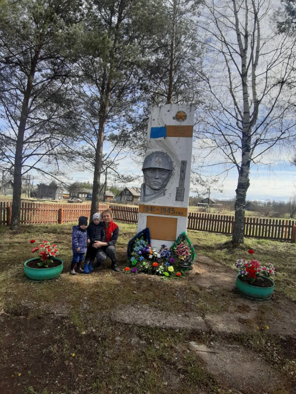 Anıt, heykel Павшим героям, Arhangelskaya oblastı, foto