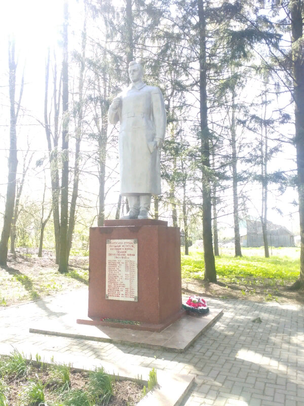 Anıt, heykel Партизан, Smolenskaya oblastı, foto