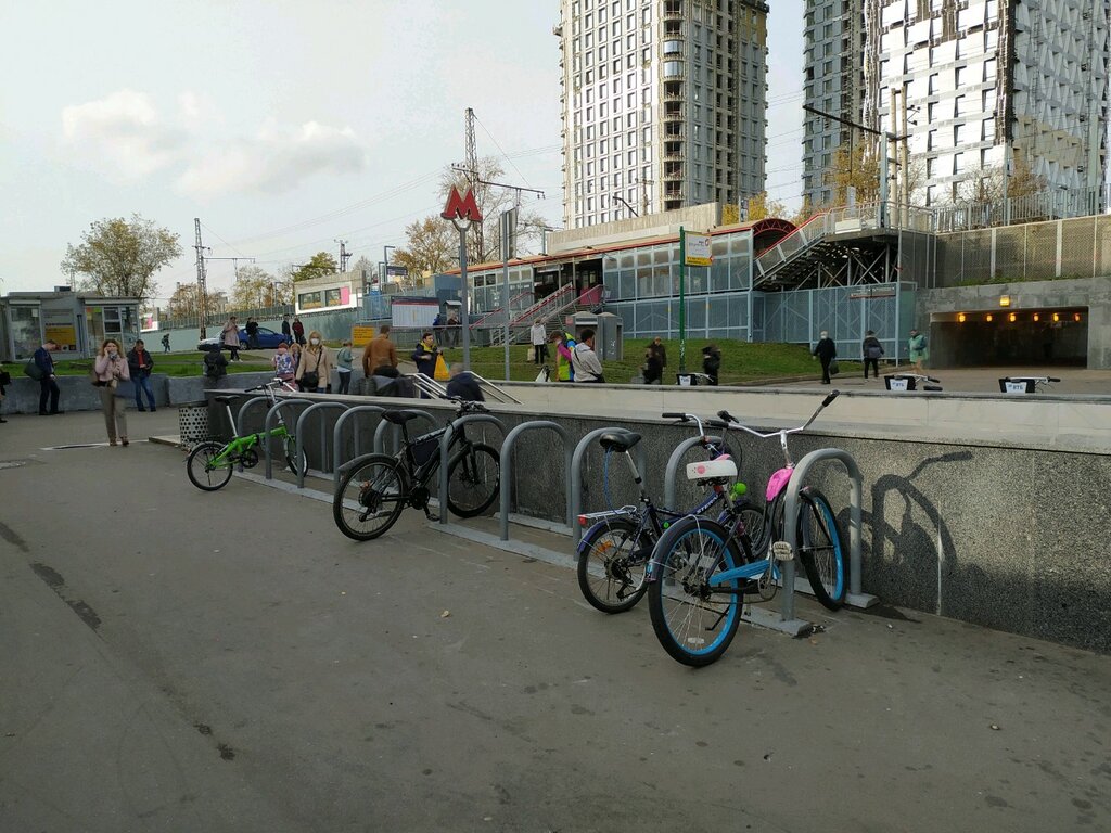Bisiklet park yerleri Velosipednaya parkovka № 17008 metro Dmitrovskaya, Moskova, foto