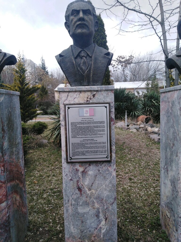 Park, sokak heykeli Jose Vasconcelos Calderon Anıtı, Ankara, foto