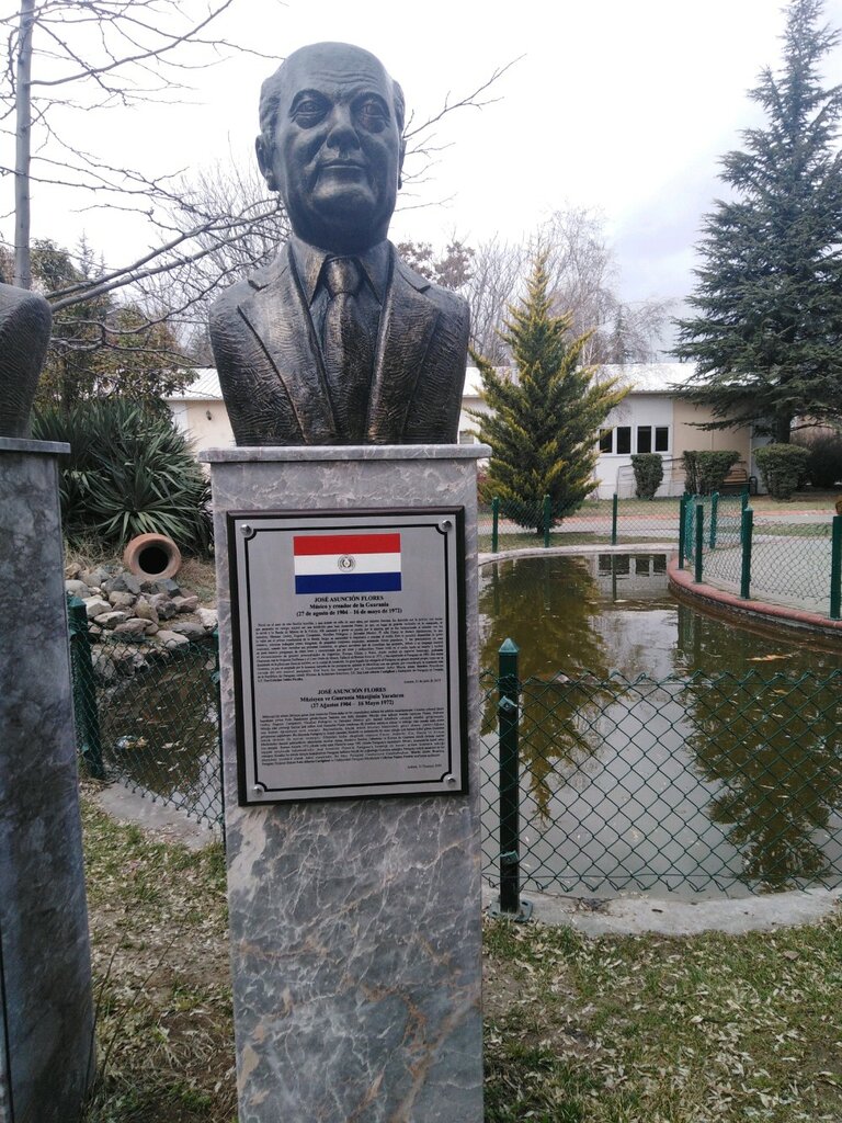 Park, sokak heykeli Jose Asuncion Flores Anıtı, Ankara, foto