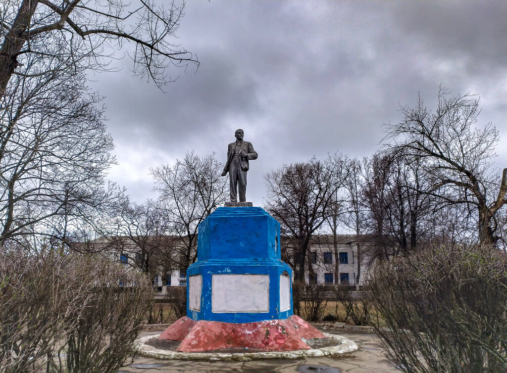 Anıt, heykel В.И. Ленин, Antracit, foto