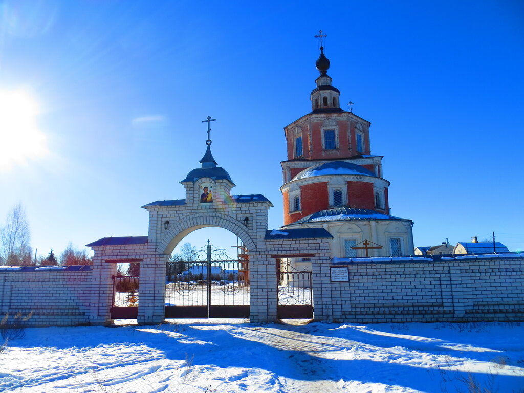 Manastır Tserkov Voskreseniya Slovushchego V Voskresenskom Karachevskom monastyre, Brianskaya oblastı, foto