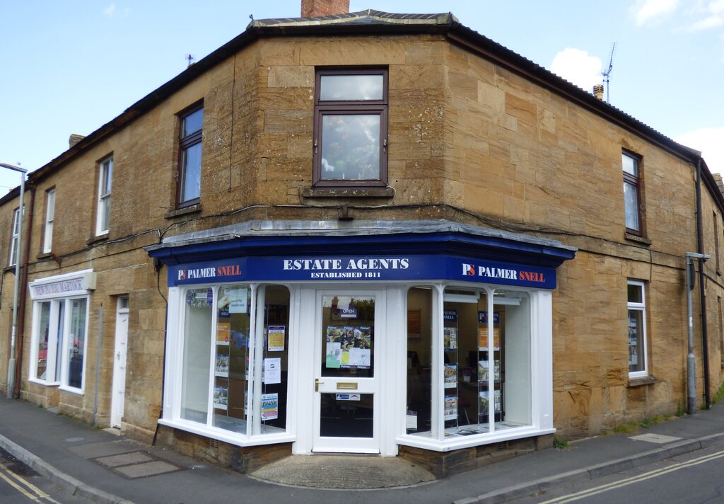 Arazi dizisi Palmer Snell Estate Agent Martock, İngiltere, foto