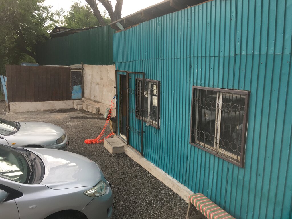 Oto lastik tamiri Rafik's tire workshop, Almatı, foto
