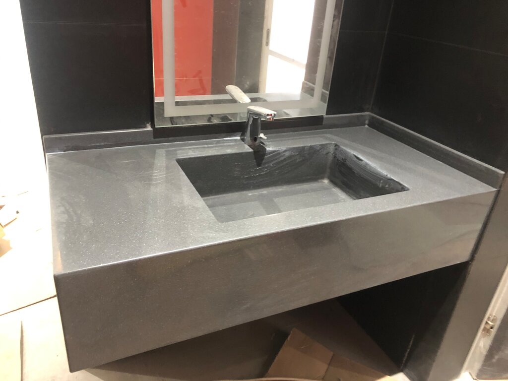 Taş ürünler ve yapılar New Stone, Almatı eyaleti, foto