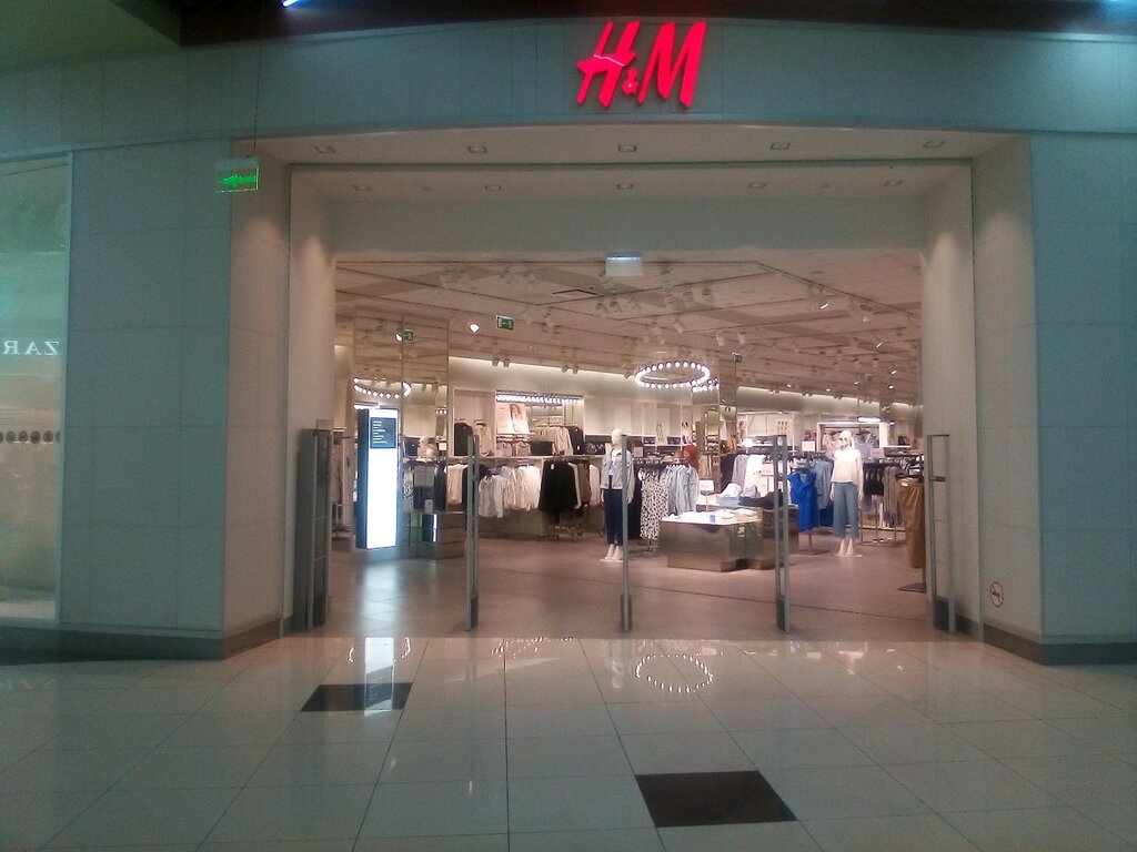 Giyim mağazası H&M, Barnaul, foto