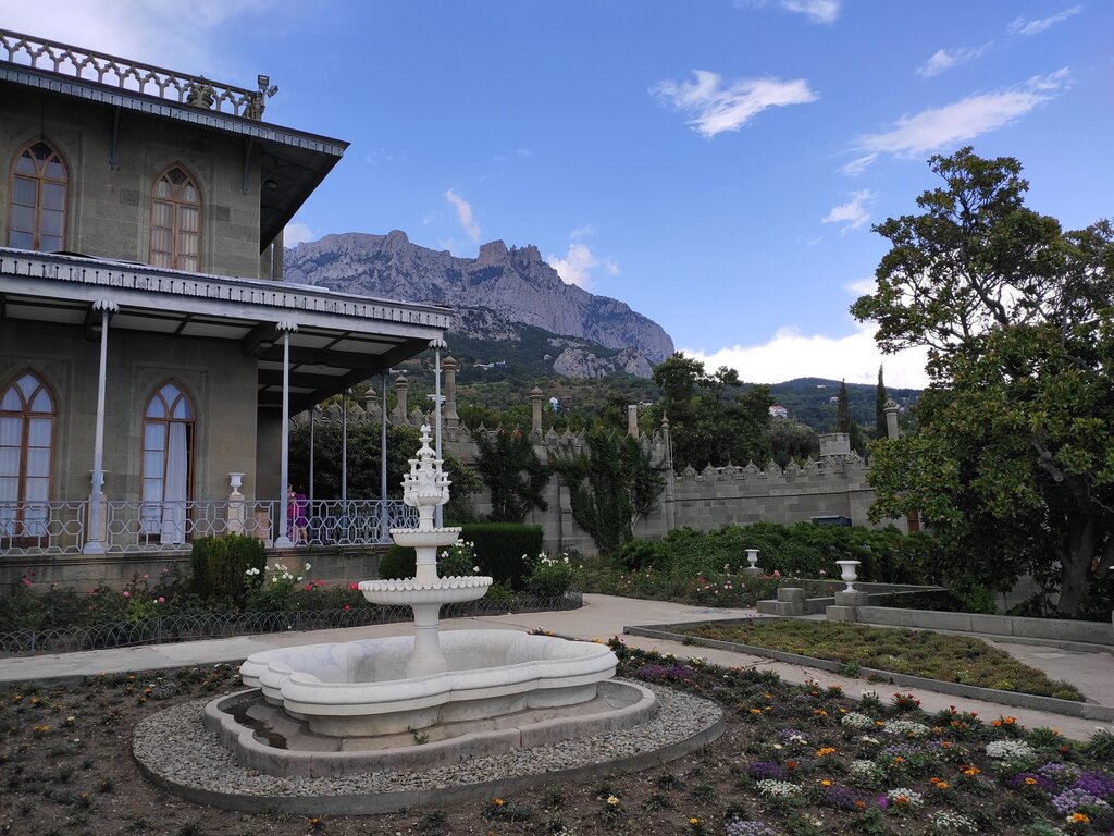 Çeşme Fountain, Alupka, foto