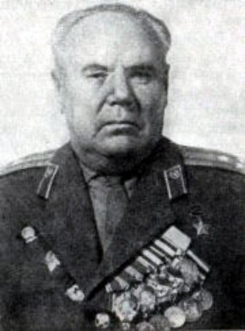 Anıt levhası, anıt taş Александру Ивановичу Пешкову, Arhangelskaya oblastı, foto