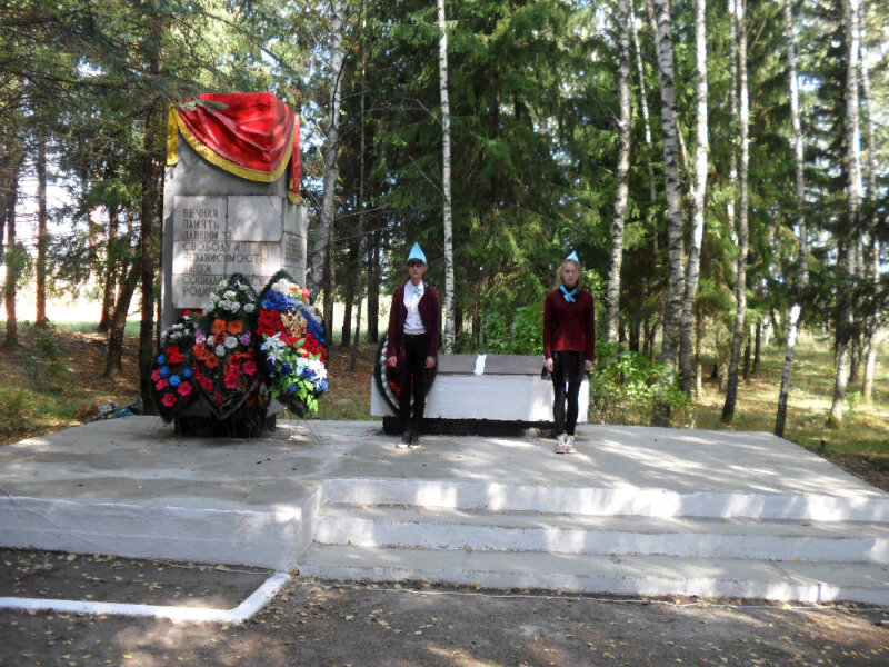 Anıt, heykel Могила двух советских воинов, погибших в сентябре 1943 г., Smolenskaya oblastı, foto