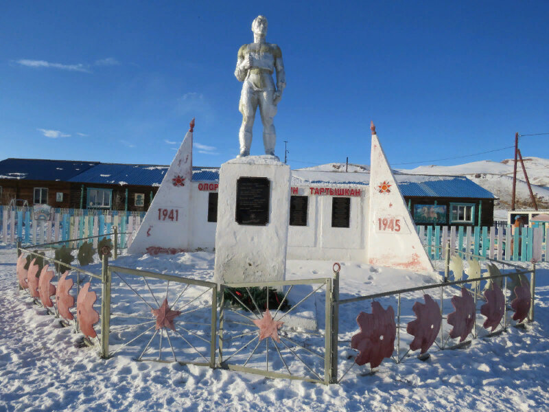 Anıt, heykel Обелиск односельчанам павшим в Великой Отечественной войне, Altay Cumhuriyeti, foto