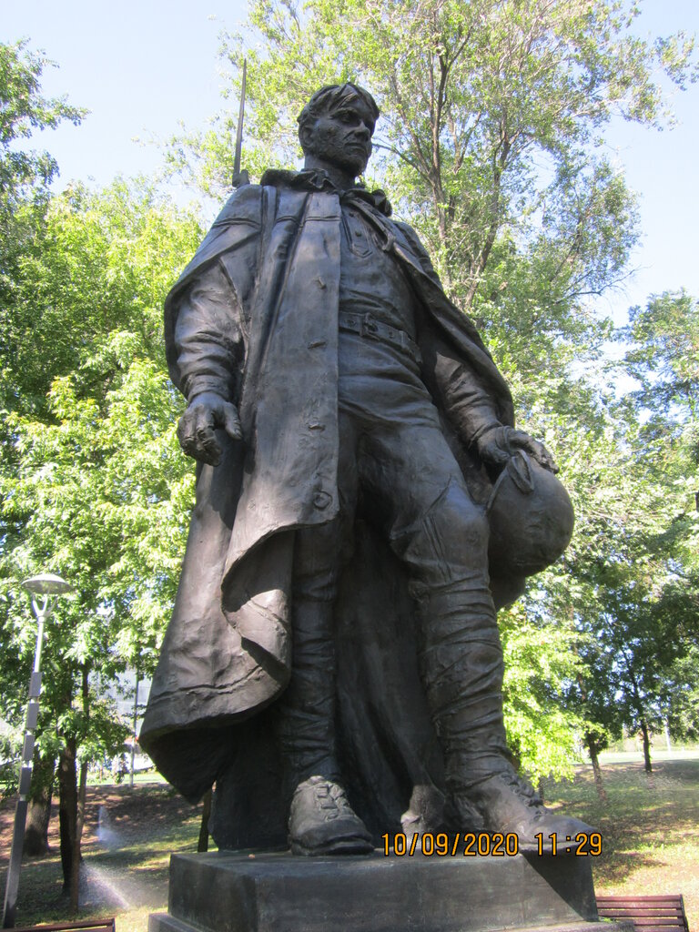 Anıt, heykel Памяти павших, Donetsk, foto