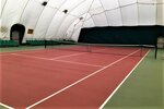 Уктусские горы (Zimnyaya Street No:27/1), tenis kulüpleri ve kortları  Yekaterinburg'dan