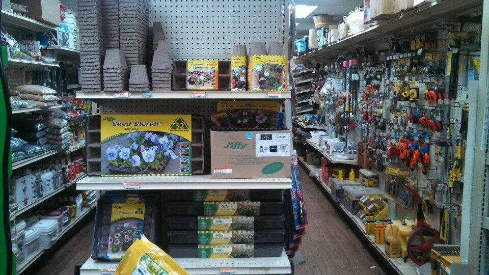 Bahçe ekipmanları ve teknolojileri Fletcher Lawn and Garden Hardware, Kuzey Carolina Eyaleti, foto