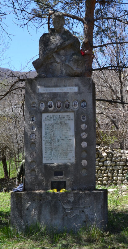 Anıt, heykel Воину-освободителю, Leningor Bölgesi, foto