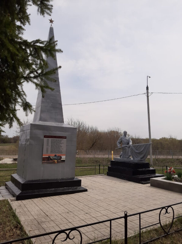 Anıt, heykel Братская могила советских воинов, Orlovskaya oblastı, foto
