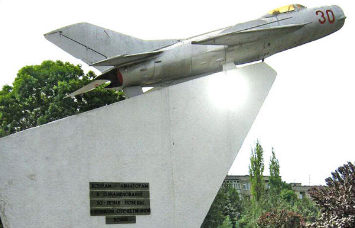 Anıt, heykel Памятник воинам-авиаторам, Tiraspol, foto
