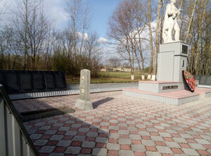 Алексей Михайлович Тарабрин (Lipetsk Region, Chaplyginskiy rayon, Istobenskiy selsovet, selo Istobnoye), anıt, heykel  Lipetskaya oblastından