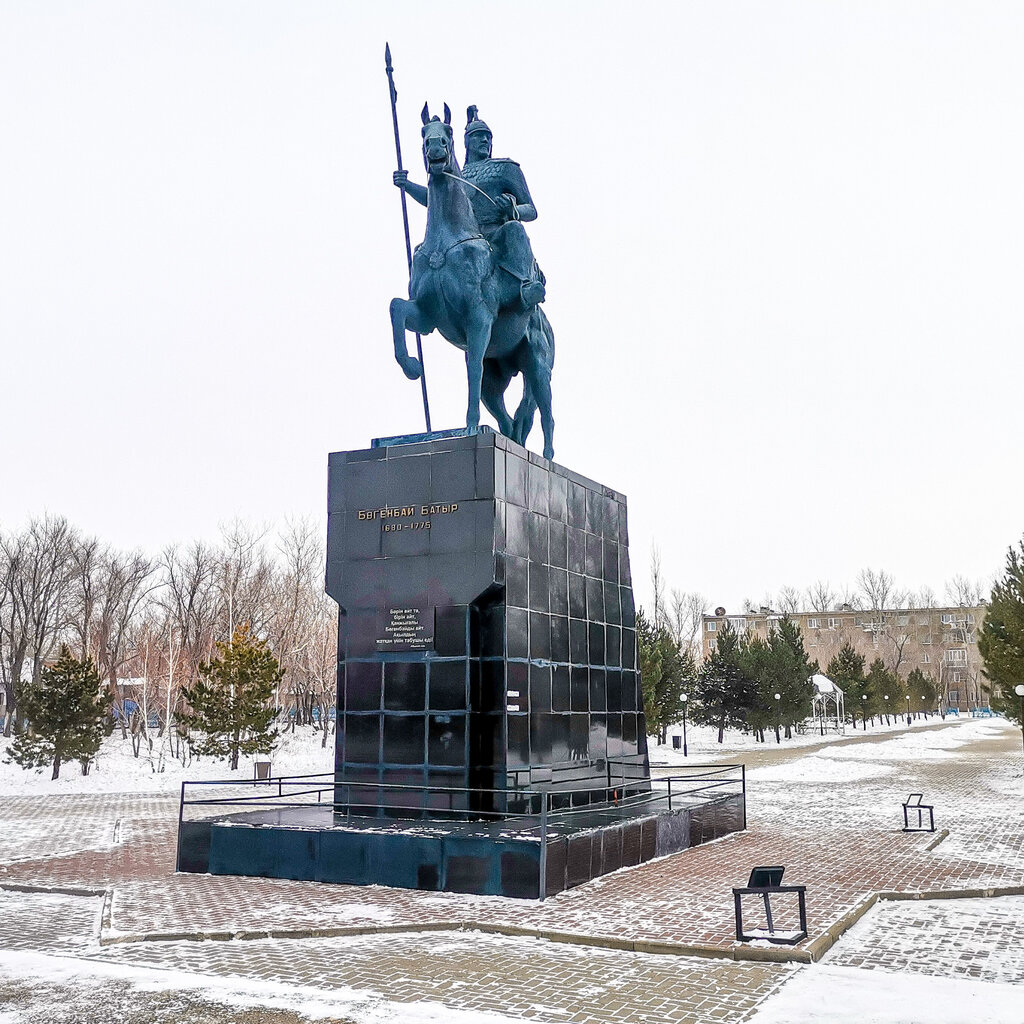 Anıt, heykel Bogenbai batyr, Yereymentav, foto