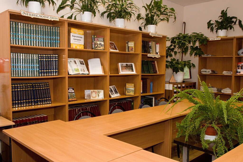 Kütüphaneler Городская библиотека-филиал № 1 Мбкпу Печенгское Мбо, Zapolyarni, foto