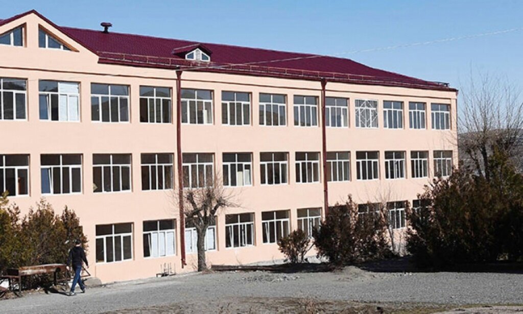 Ortaokul Oshakan Secondary School Name After Mesrop Mashtots, Aragatsotn, foto