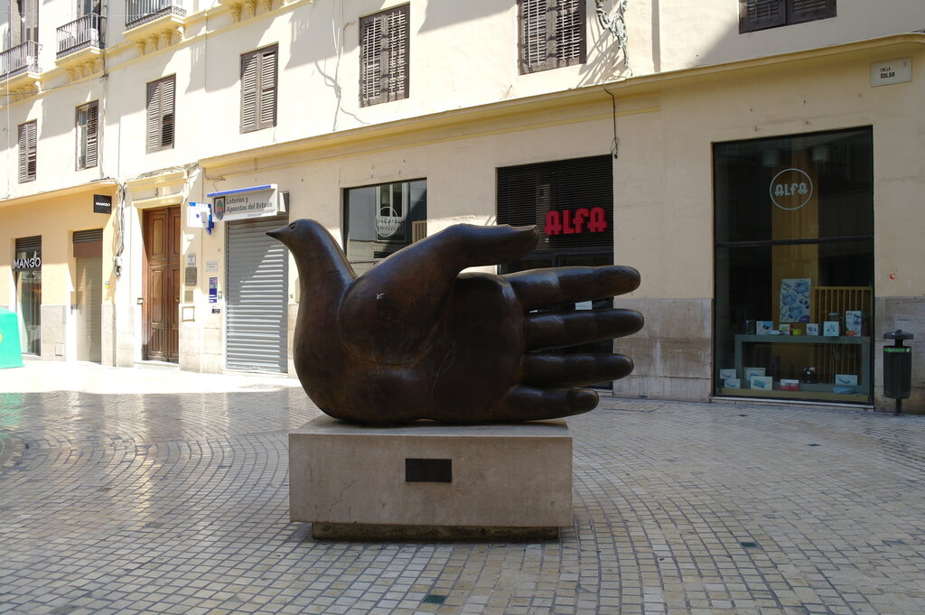 Park, sokak heykeli Ave Quiromántica de Málaga, Malaga, foto