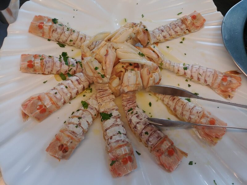 Balık çiftçiliği ve toptancıları Pescheria El Pescado, Marche, foto