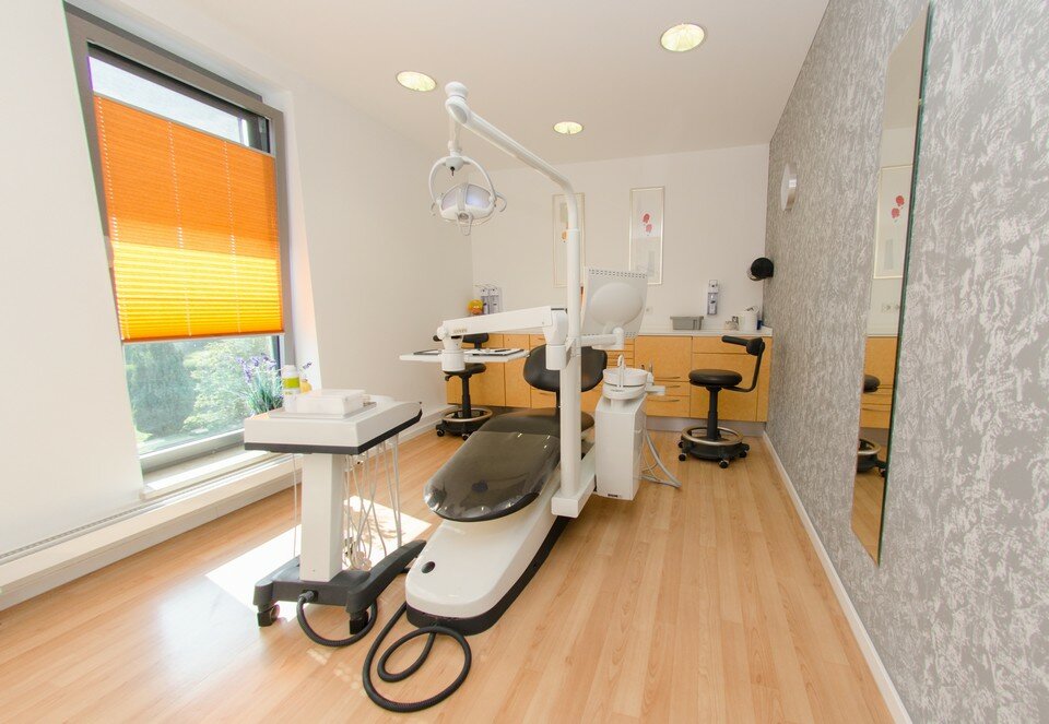 Özel ağız ve diş sağlığı klinikleri ve muayenehaneleri Schmölz Alexandra Dr. med. dent., Zahnärztin, Bavyera, foto