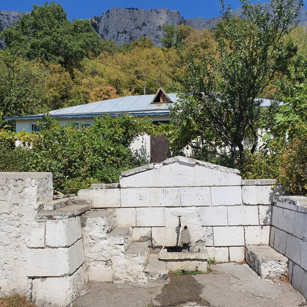 Pınar, çay Spring, stream, Kırım Cumhuriyeti, foto