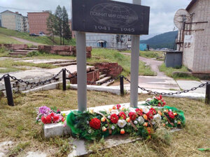 Мемориал памяти Помнит мир спасённый (Irkutsk Region, Ust-Kutskiy rayon, posyolok gorodskogo tipa Yantal, Glavnaya ploshchad), anıt, heykel  İrkutskaya oblastından