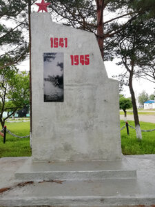 Воинам-односельчанам, павшим в сражениях в Великой Отечественной войне 1941-1945 гг. (Primorye Territory, Khorolskiy munitsipalny okrug, selo Blagodatnoye, Leninskaya ulitsa), anıt, heykel  Primoriye'den