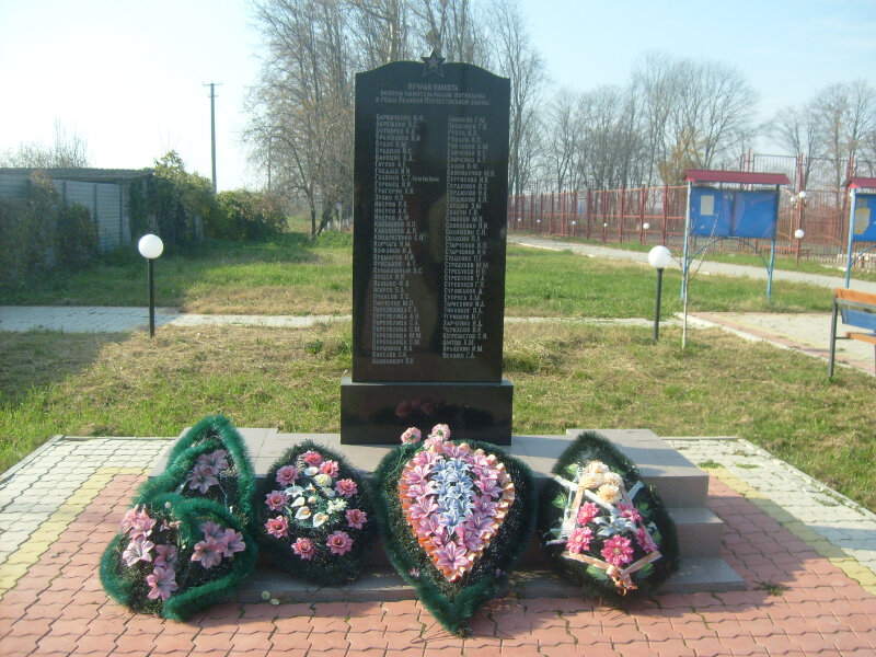 Anıt, heykel Обелиск в честь земляков, погибших в годы Великой Отечественной войны, Krasnodarski krayı, foto