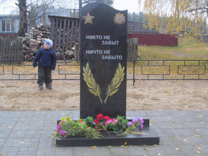 Участникам Великой Отечественной войны (Mekhanizatorskaya ulitsa No:8, posyolok Smolyanka), anıt, heykel  Komi'den