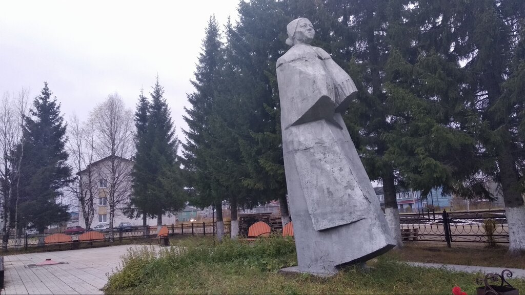 Anıt, heykel Скорбящая мать, Komi, foto