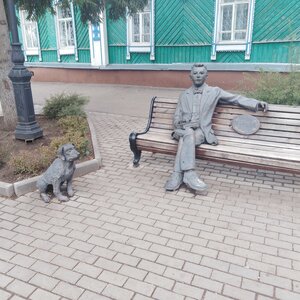 Ярослав Гашек (Sovetskaya ulitsa No:67), anıt, heykel  Bügülme'den