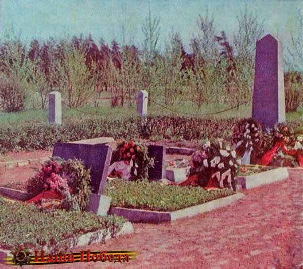 Anıt, heykel Militārie brāļu kapi, Marupe Belediyesi, foto