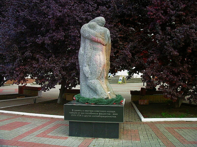 Anıt, heykel Выстрел в спину, Simferopol (Akmescit), foto