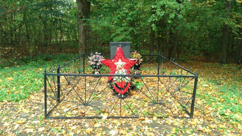 Anıt, heykel Братская могила воинов Красной армии, Pskovskaya oblastı, foto